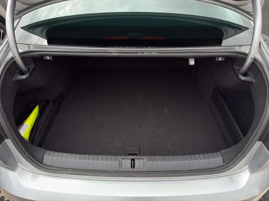 Grey Volkswagen Passat 2019 in Klaipeda, with an engine capacity of 1.50 L and mileage of 93 thousand km for 17999 €, photo 11 on AUTOMOTO.COM.LV