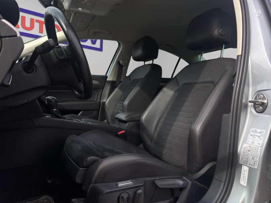 Grey Volkswagen Passat 2019 in Klaipeda, with an engine capacity of 1.50 L and mileage of 93 thousand km for 17999 €, photo 15 on AUTOMOTO.COM.LV