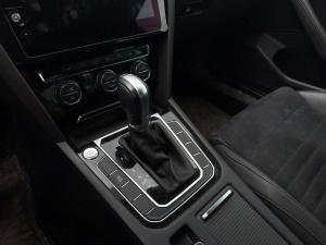 Grey Volkswagen Passat 2019 in Klaipeda, with an engine capacity of 1.50 L and mileage of 93 thousand km for 17999 €, photo 16 on AUTOMOTO.COM.LV