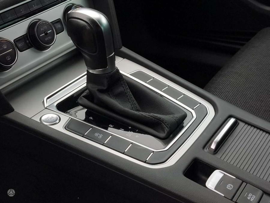 Pelēks Volkswagen Passat 2019 Viļņa, ar dzinēja tilpumu 1.50 L un nobraukumu 137 tūkst. km par 16499 €, foto 17 vietnē AUTOMOTO.COM.LV