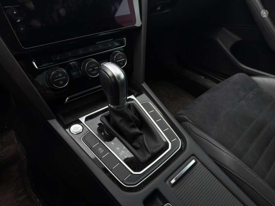 Grey Volkswagen Passat 2019 in Klaipeda, with an engine capacity of 1.50 L and mileage of 93 thousand km for 17999 €, photo 16 on AUTOMOTO.COM.LV