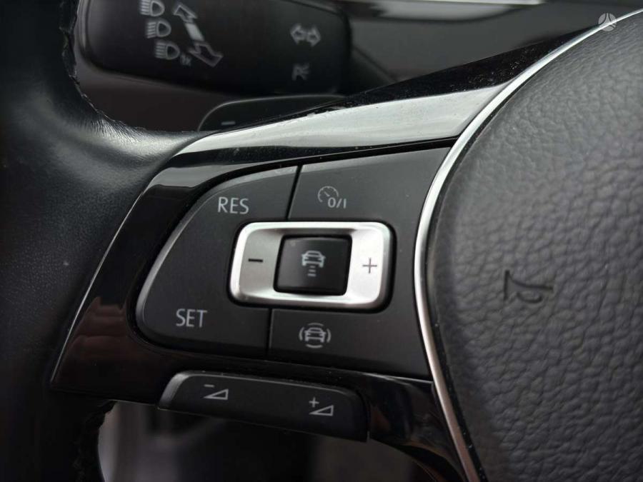 Grey Volkswagen Passat 2019 in Klaipeda, with an engine capacity of 1.50 L and mileage of 93 thousand km for 17999 €, photo 21 on AUTOMOTO.COM.LV