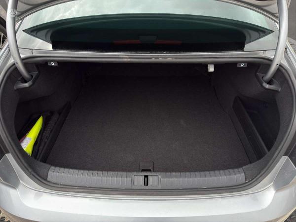 Grey Volkswagen Passat 2019 in Klaipeda, with an engine capacity of 1.50 L and mileage of 93 thousand km for 17999 €, photo 11 on AUTOMOTO.COM.LV