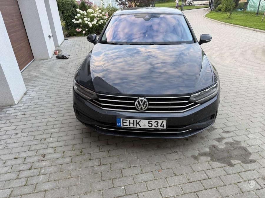 Grey Volkswagen Passat 2019 in Vilnius, with an engine capacity of 1.50 L and mileage of 159 thousand km for 16500 €, photo 4 on AUTOMOTO.COM.LV