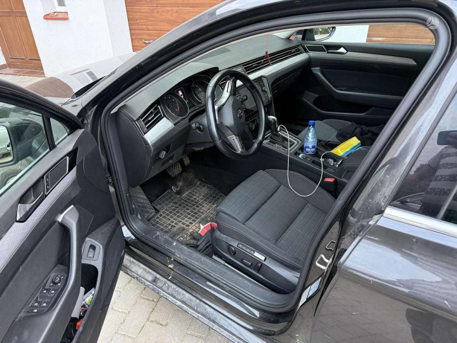 Grey Volkswagen Passat 2019 in Vilnius, with an engine capacity of 1.50 L and mileage of 159 thousand km for 16500 €, photo 8 on AUTOMOTO.COM.LV