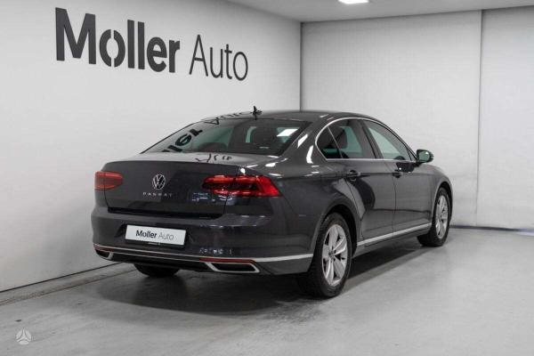 Pelēks Volkswagen Passat 2020 Viļņa, ar dzinēja tilpumu 1.50 L un nobraukumu 106 tūkst. km par 19550 €, foto 3 vietnē AUTOMOTO.COM.LV