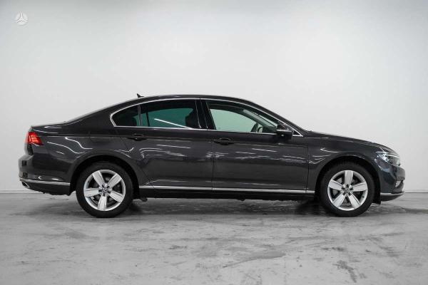 Pelēks Volkswagen Passat 2020 Viļņa, ar dzinēja tilpumu 1.98 L un nobraukumu 107 tūkst. km par 20650 €, foto 3 vietnē AUTOMOTO.COM.LV