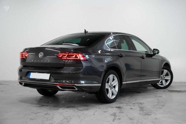 Pelēks Volkswagen Passat 2020 Viļņa, ar dzinēja tilpumu 1.98 L un nobraukumu 107 tūkst. km par 20650 €, foto 4 vietnē AUTOMOTO.COM.LV