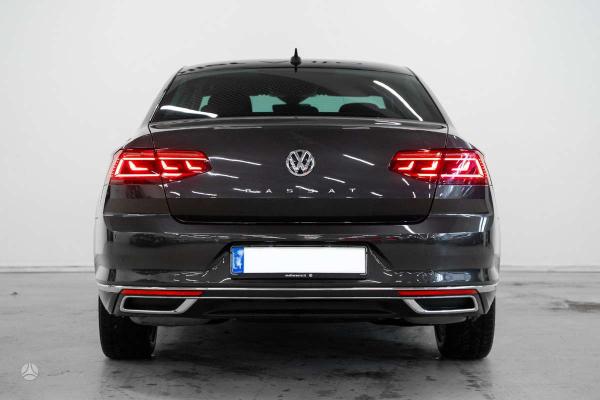 Pelēks Volkswagen Passat 2020 Viļņa, ar dzinēja tilpumu 1.98 L un nobraukumu 107 tūkst. km par 20650 €, foto 6 vietnē AUTOMOTO.COM.LV