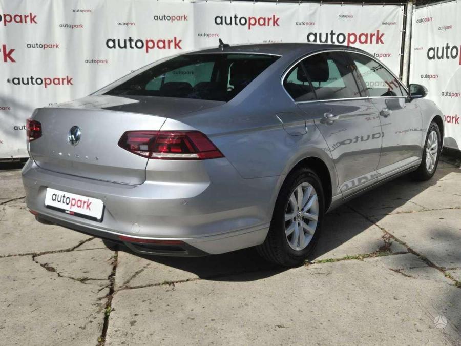 Grey Volkswagen Passat 2020 in Vilnius, with an engine capacity of 1.50 L and mileage of 164 thousand km for 14900 €, photo 4 on AUTOMOTO.COM.LV