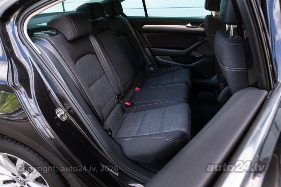 Grey Volkswagen Passat 2020 in Riga, with an engine capacity of 1.50 L and mileage of 111 thousand km for 17677 €, photo 8 on AUTOMOTO.COM.LV