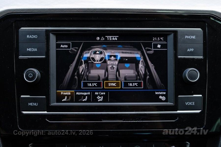 Grey Volkswagen Passat 2020 in Riga, with an engine capacity of 1.50 L and mileage of 111 thousand km for 17677 €, photo 13 on AUTOMOTO.COM.LV