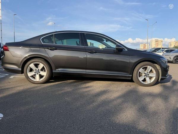 Grey Volkswagen Passat 2020 in Vilnius, with an engine capacity of 1.50 L and mileage of 158 thousand km for 17200 €, photo 2 on AUTOMOTO.COM.LV