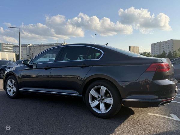 Grey Volkswagen Passat 2020 in Vilnius, with an engine capacity of 1.50 L and mileage of 158 thousand km for 17200 €, photo 3 on AUTOMOTO.COM.LV