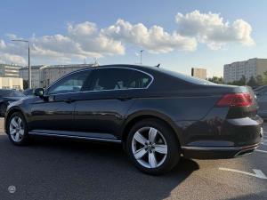 Grey Volkswagen Passat 2020 in Vilnius, with an engine capacity of 1.50 L and mileage of 158 thousand km for 17200 €, photo 4 on AUTOMOTO.COM.LV