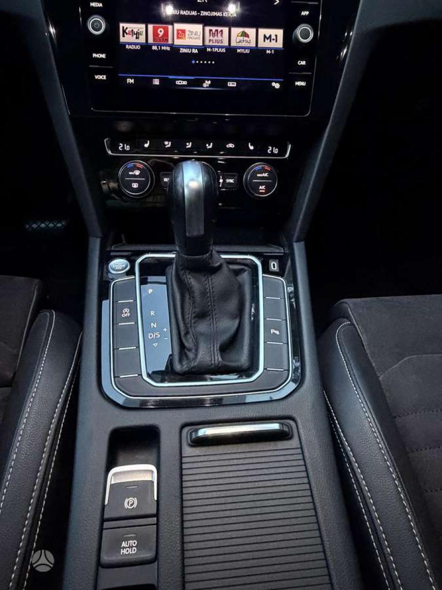 Grey Volkswagen Passat 2020 in Vilnius, with an engine capacity of 1.50 L and mileage of 158 thousand km for 17200 €, photo 7 on AUTOMOTO.COM.LV