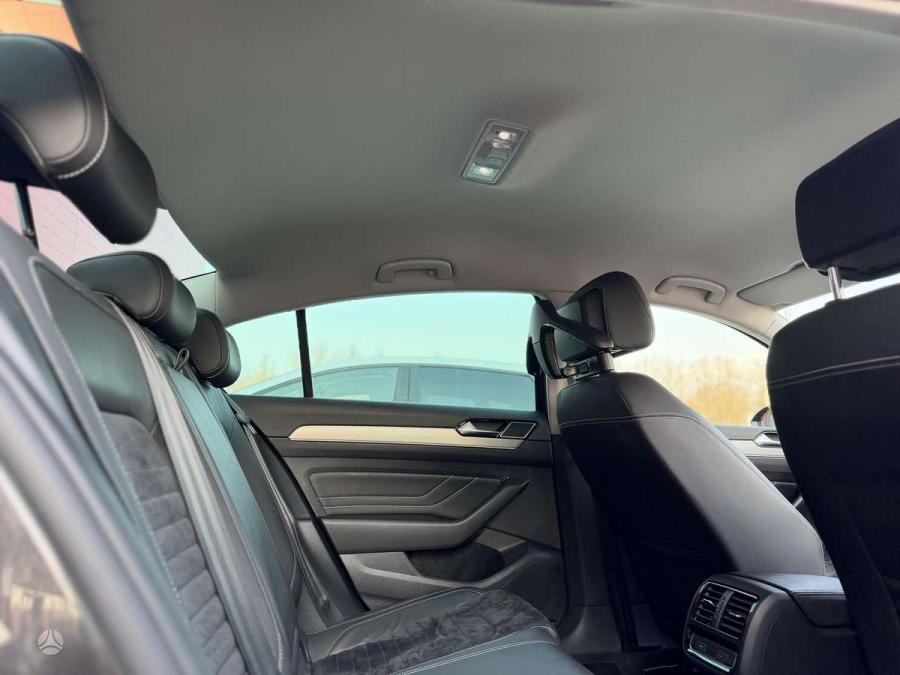 Grey Volkswagen Passat 2020 in Vilnius, with an engine capacity of 1.50 L and mileage of 158 thousand km for 17200 €, photo 12 on AUTOMOTO.COM.LV