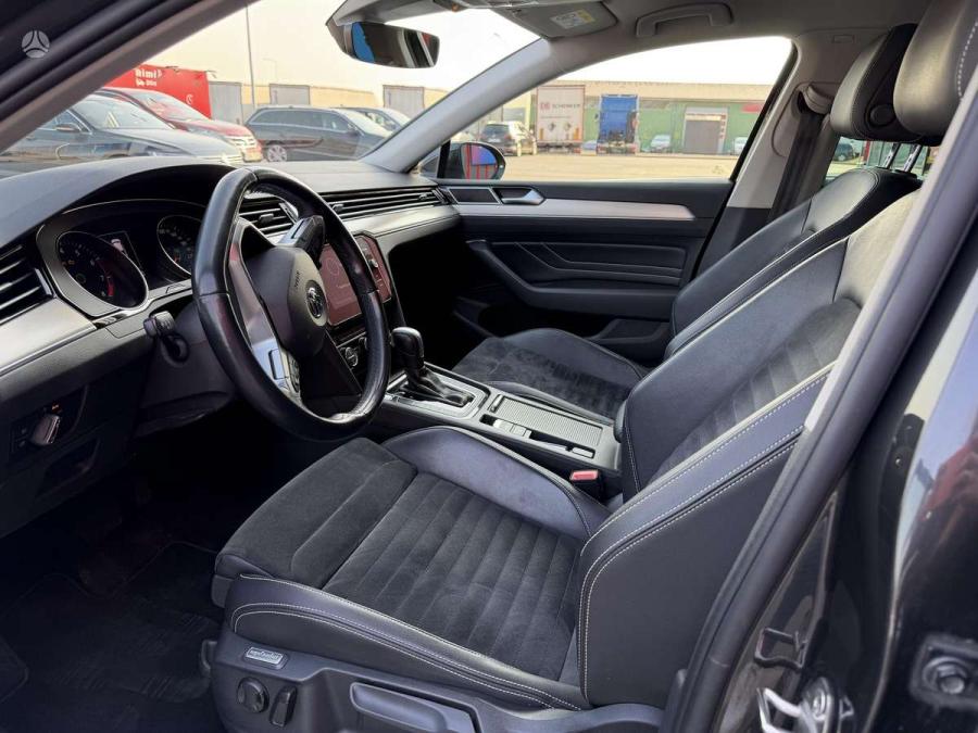 Grey Volkswagen Passat 2020 in Vilnius, with an engine capacity of 1.50 L and mileage of 158 thousand km for 17200 €, photo 16 on AUTOMOTO.COM.LV