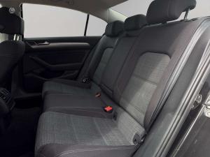 Pelēks Volkswagen Passat 2021 Kauņa, ar dzinēja tilpumu 2.00 L un nobraukumu 150 tūkst. km par 15999 €, foto 12 vietnē AUTOMOTO.COM.LV