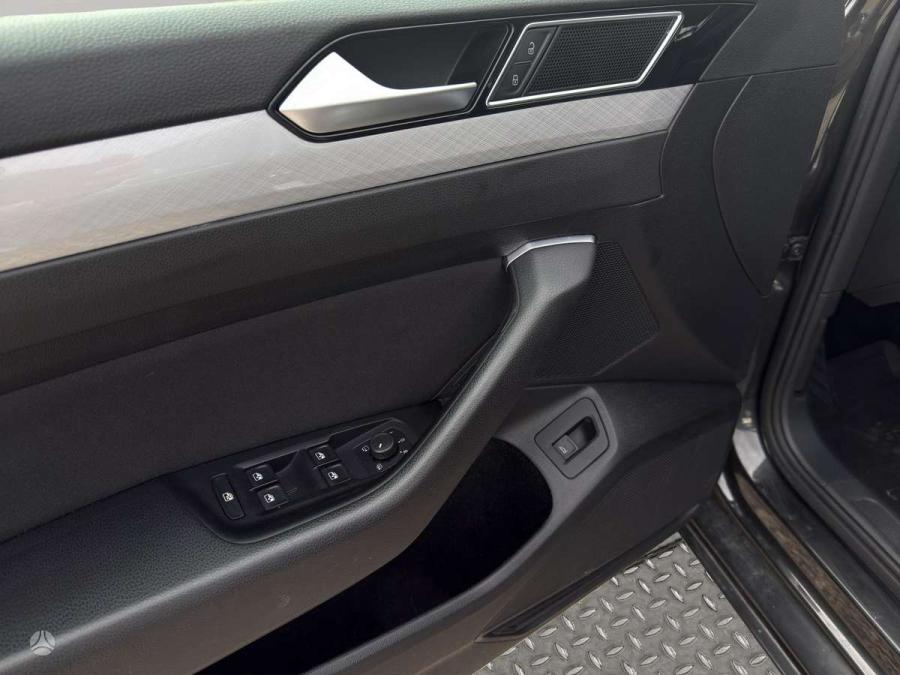 Pelēks Volkswagen Passat 2021 Kauņa, ar dzinēja tilpumu 2.00 L un nobraukumu 150 tūkst. km par 15999 €, foto 14 vietnē AUTOMOTO.COM.LV