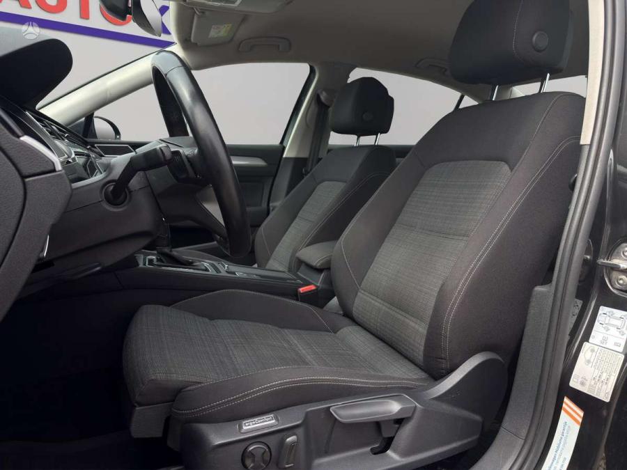 Pelēks Volkswagen Passat 2021 Kauņa, ar dzinēja tilpumu 2.00 L un nobraukumu 150 tūkst. km par 15999 €, foto 15 vietnē AUTOMOTO.COM.LV