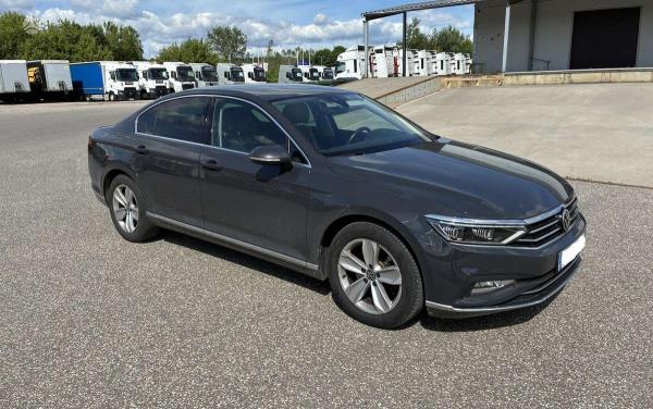 Grey Volkswagen Passat 2021 in Vilnius, with an engine capacity of 1.50 L and mileage of 128 thousand km for 17900 €, photo 2 on AUTOMOTO.COM.LV