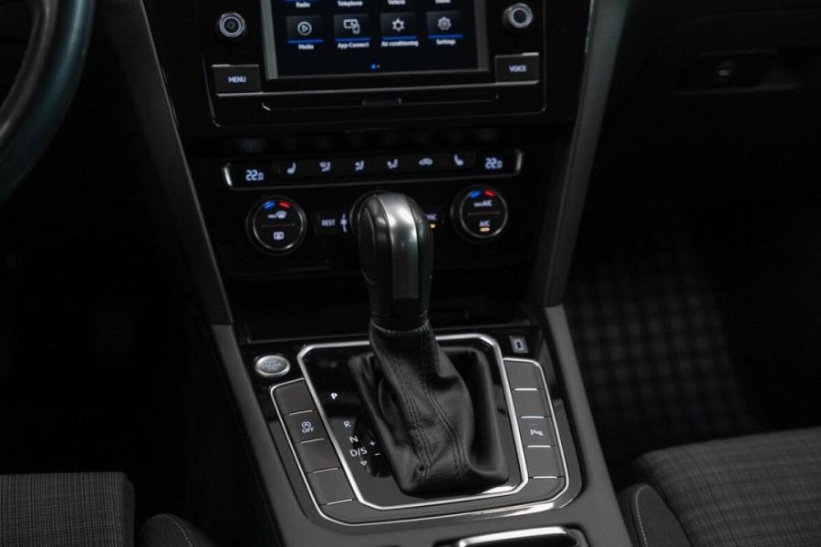 Pelēks Volkswagen Passat 2021 Viļņa, ar dzinēja tilpumu 1.50 L un nobraukumu 115 tūkst. km par 16500 €, foto 16 vietnē AUTOMOTO.COM.LV