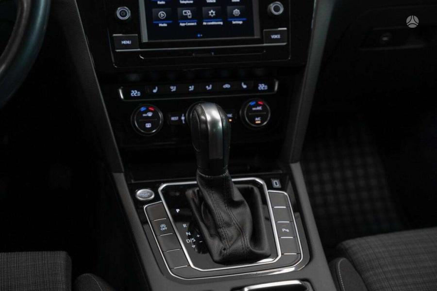 Grey Volkswagen Passat 2021 in Vilnius, with an engine capacity of 1.50 L and mileage of 115 thousand km for 16500 €, photo 16 on AUTOMOTO.COM.LV