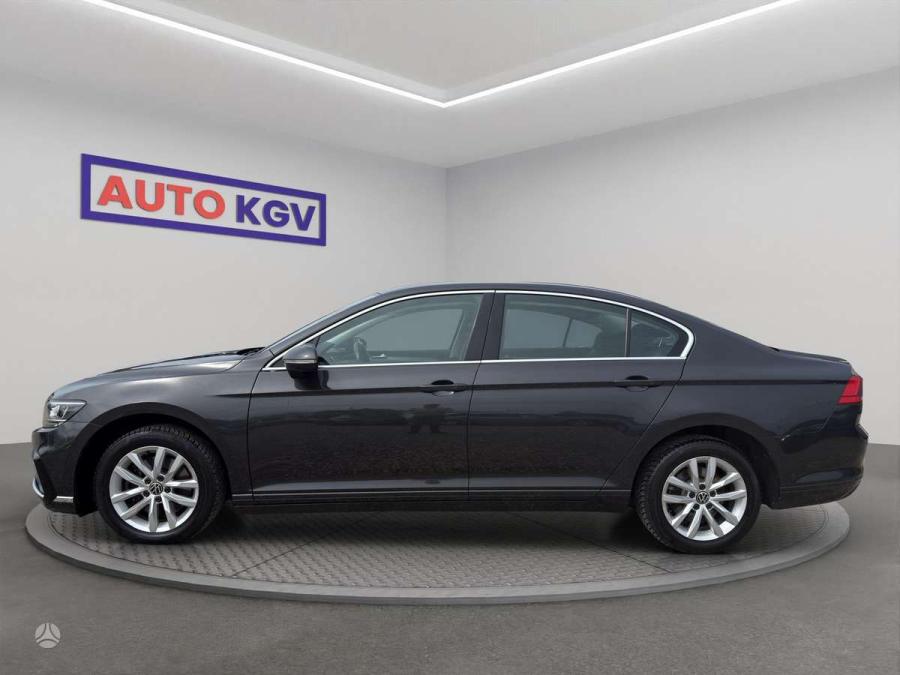 Pelēks Volkswagen Passat 2021 Kauņa, ar dzinēja tilpumu 2.00 L un nobraukumu 150 tūkst. km par 15999 €, foto 3 vietnē AUTOMOTO.COM.LV