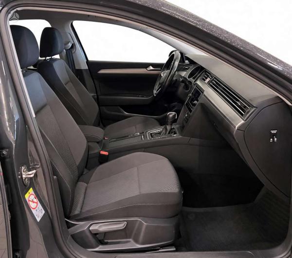 Pelēks Volkswagen Passat 2021 Kauņa, ar dzinēja tilpumu 1.50 L un nobraukumu 161 tūkst. km par 14200 €, foto 7 vietnē AUTOMOTO.COM.LV