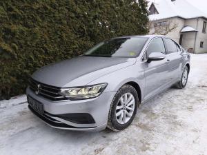 Pelēks Volkswagen Passat 2022 Kalvarija, ar dzinēja tilpumu 1.50 L un nobraukumu 138 tūkst. km par 18937 €, foto  vietnē AUTOMOTO.COM.LV