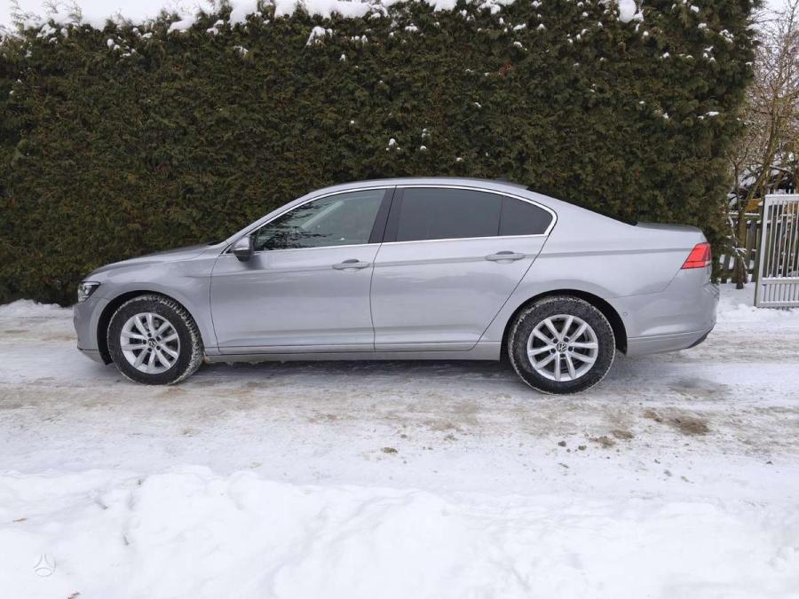 Pelēks Volkswagen Passat 2022 Kalvarija, ar dzinēja tilpumu 1.50 L un nobraukumu 138 tūkst. km par 18937 €, foto 2 vietnē AUTOMOTO.COM.LV