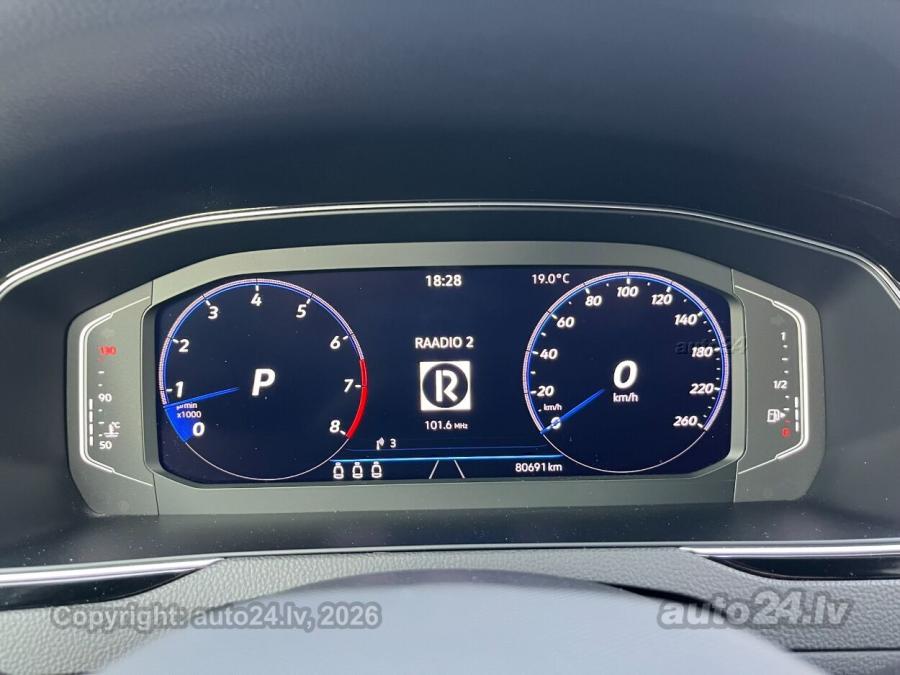 Pelēks Volkswagen Passat 2022 Tallina, ar dzinēja tilpumu 1.50 L un nobraukumu 121 tūkst. km par 18500 €, foto 25 vietnē AUTOMOTO.COM.LV