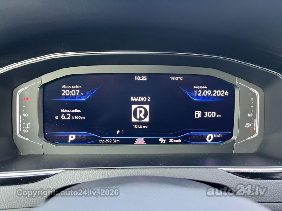 Pelēks Volkswagen Passat 2022 Tallina, ar dzinēja tilpumu 1.50 L un nobraukumu 121 tūkst. km par 18500 €, foto 27 vietnē AUTOMOTO.COM.LV