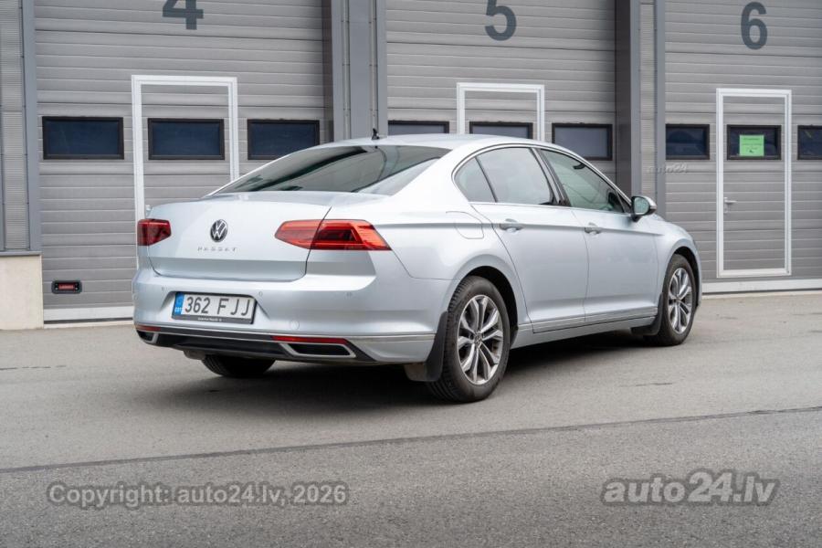 Pelēks Volkswagen Passat 2023 Tallina, ar dzinēja tilpumu 1.50 L un nobraukumu 43 tūkst. km par 27900 €, foto 4 vietnē AUTOMOTO.COM.LV