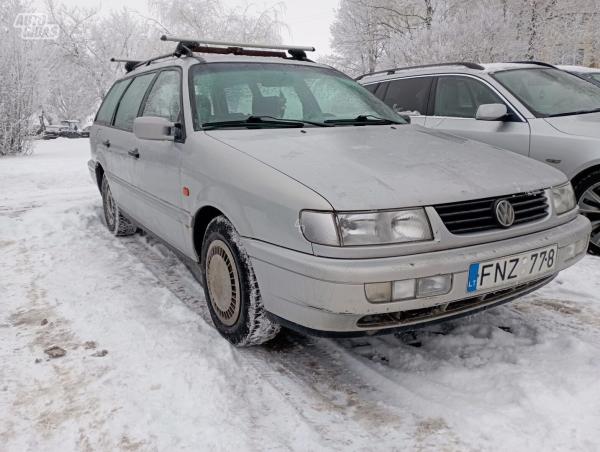 Grey Volkswagen Passat 1994 in Vilnius, with an engine capacity of 1.90 L and mileage of 300 thousand km for 700 €, photo 1 on AUTOMOTO.COM.LV