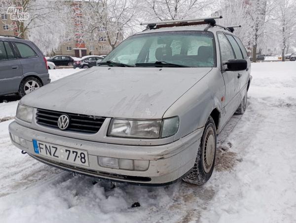 Grey Volkswagen Passat 1994 in Vilnius, with an engine capacity of 1.90 L and mileage of 300 thousand km for 700 €, photo 3 on AUTOMOTO.COM.LV