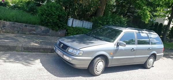 Grey Volkswagen Passat 1994 in Anyksciai, with an engine capacity of 1.98 L and mileage of 380 thousand km for 1000 €, photo 2 on AUTOMOTO.COM.LV