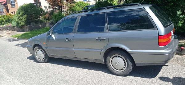 Grey Volkswagen Passat 1994 in Anyksciai, with an engine capacity of 1.98 L and mileage of 380 thousand km for 1000 €, photo 3 on AUTOMOTO.COM.LV