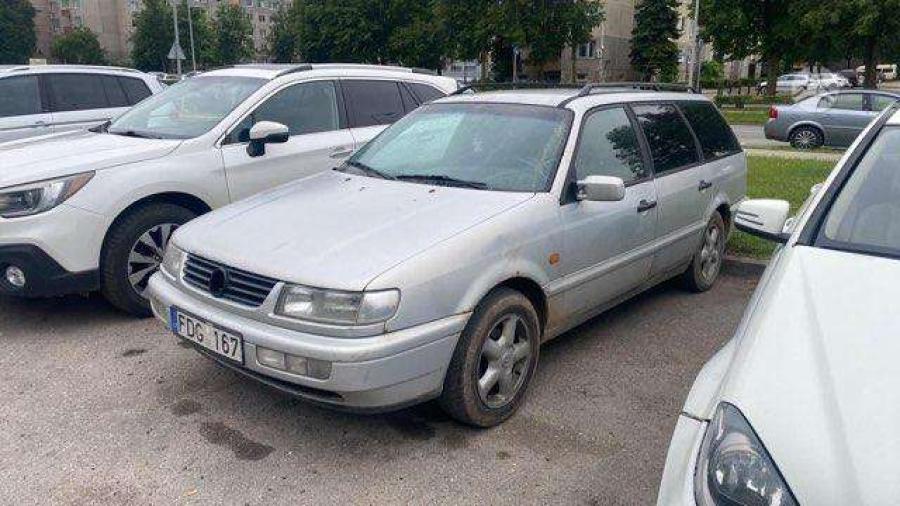 Pelēks Volkswagen Passat 1994 Šauļi, ar dzinēja tilpumu 1.90 L un nobraukumu 345 tūkst. km par 499 €, foto 3 vietnē AUTOMOTO.COM.LV