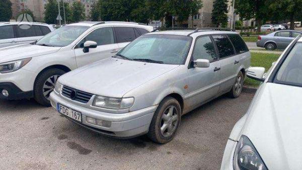 Grey Volkswagen Passat 1994 in Kaunas, with an engine capacity of 1.59 L and mileage of 346 thousand km for 350 €, photo 3 on AUTOMOTO.COM.LV