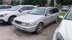 Grey Volkswagen Passat 1994 in Kaunas, with an engine capacity of 1.59 L and mileage of 346 thousand km for 350 €, photo 3 on AUTOMOTO.COM.LV