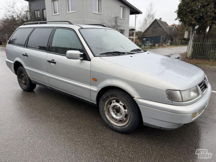 Grey Volkswagen Passat 1995 in Kaunas, with an engine capacity of 1.90 L and mileage of 266 thousand km for 650 €, photo 3 on AUTOMOTO.COM.LV