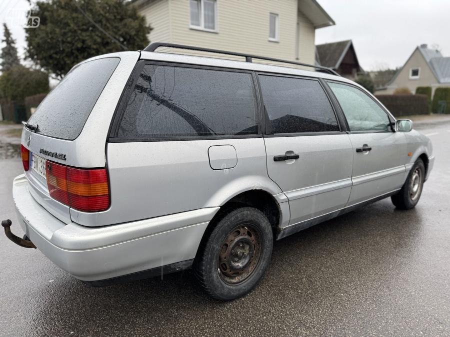 Grey Volkswagen Passat 1995 in Kaunas, with an engine capacity of 1.90 L and mileage of 266 thousand km for 650 €, photo 5 on AUTOMOTO.COM.LV