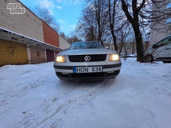 Grey Volkswagen Passat 1997 in Kaunas, with an engine capacity of 1.80 L and mileage of 379 thousand km for 900 €, photo 2 on AUTOMOTO.COM.LV