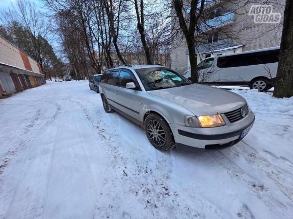 Grey Volkswagen Passat 1997 in Kaunas, with an engine capacity of 1.80 L and mileage of 379 thousand km for 900 €, photo 3 on AUTOMOTO.COM.LV