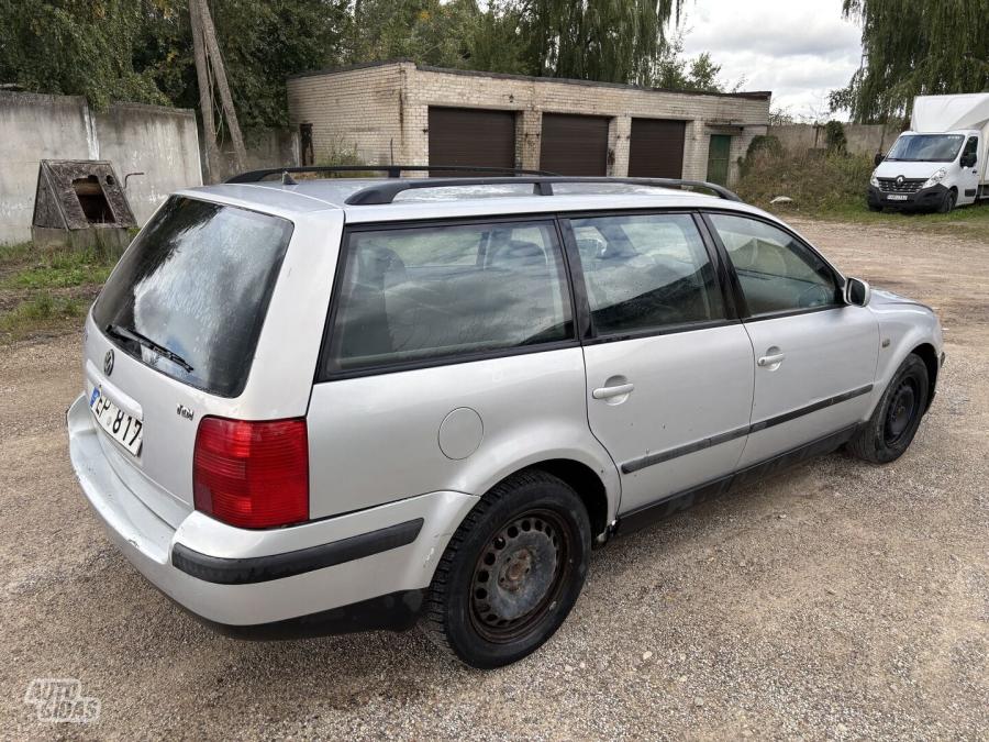 Pelēks Volkswagen Passat 1997 Joniškis, ar dzinēja tilpumu 1.90 L un nobraukumu 371 tūkst. km par 300 €, foto 1 vietnē AUTOMOTO.COM.LV