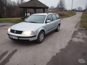 Pelēks Volkswagen Passat 1998 Jurbarkas, ar dzinēja tilpumu 1.90 L un nobraukumu 422 tūkst. km par 900 €, foto  vietnē AUTOMOTO.COM.LV