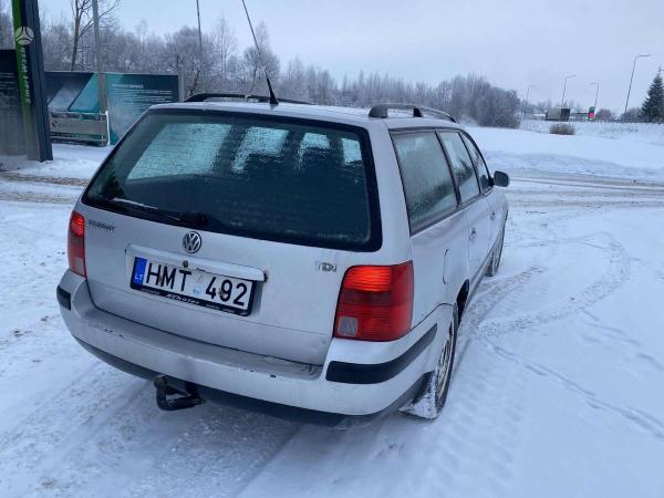 Pelēks Volkswagen Passat 1998 Utena, ar dzinēja tilpumu 1.90 L un nobraukumu 400 tūkst. km par 950 €, foto 5 vietnē AUTOMOTO.COM.LV