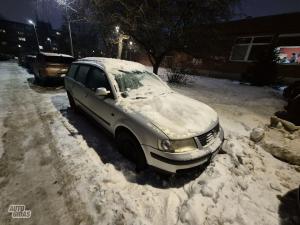 Pelēks Volkswagen Passat 1998 Klaipėda, ar dzinēja tilpumu 1.90 L un nobraukumu 251 tūkst. km par 360 €, foto  vietnē AUTOMOTO.COM.LV